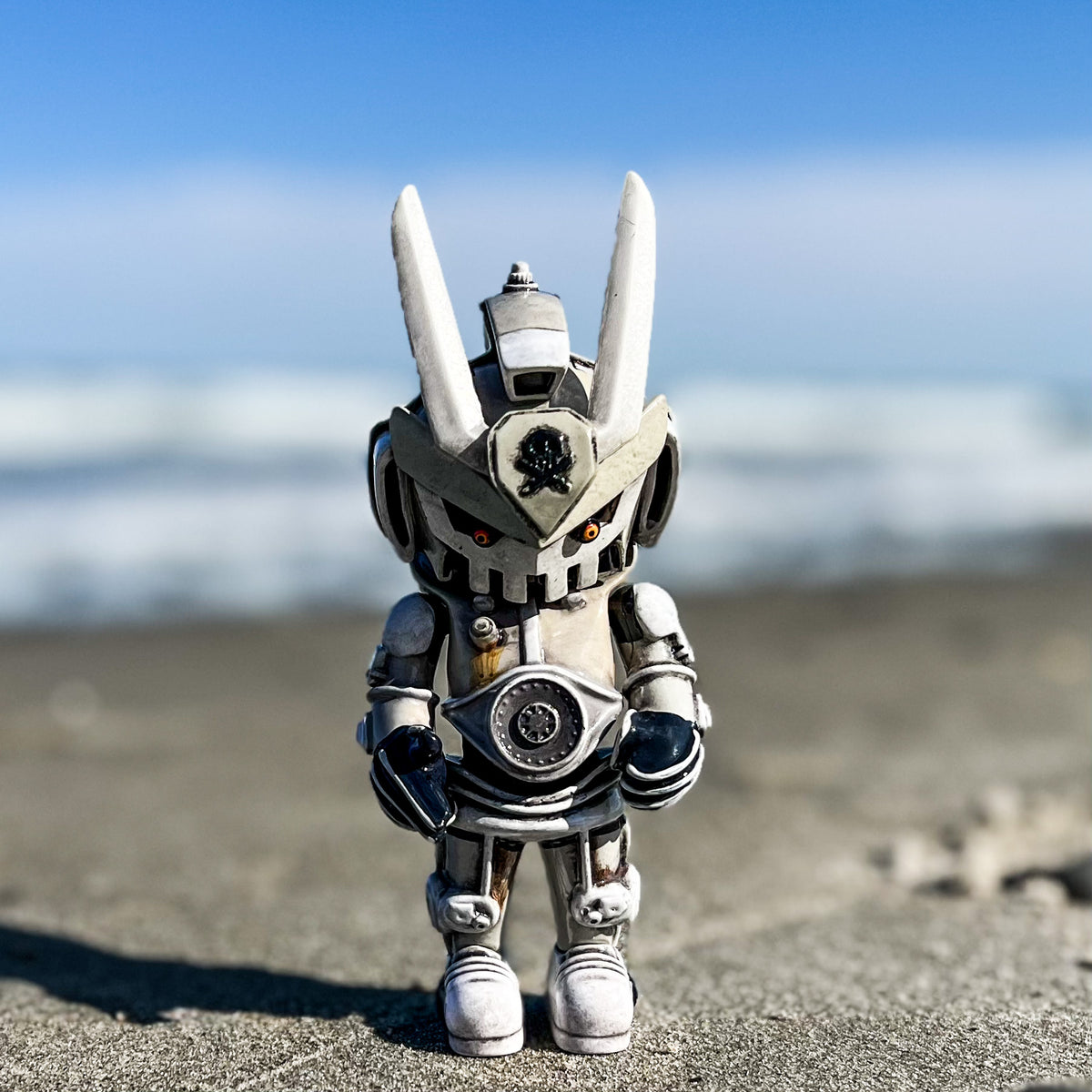 tek-3PO - Shadow Empire, LE199, (Klav x Quiccs x Martian Toys) – Smeye ...